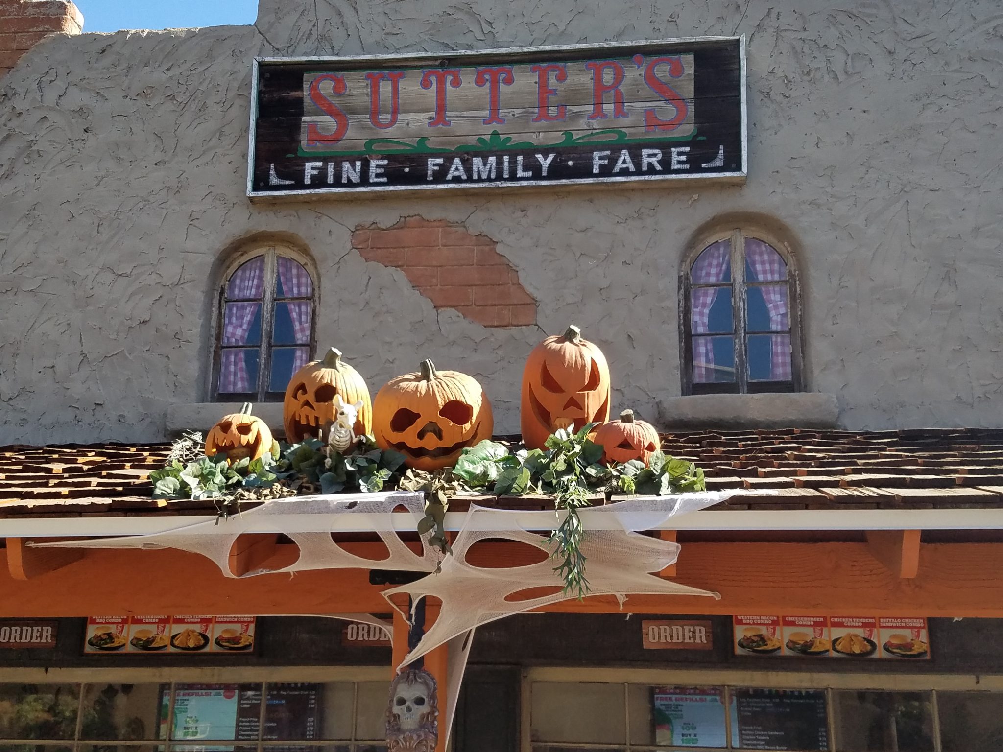 Knott's Spooky Farm is daytime Halloween fun for kids!