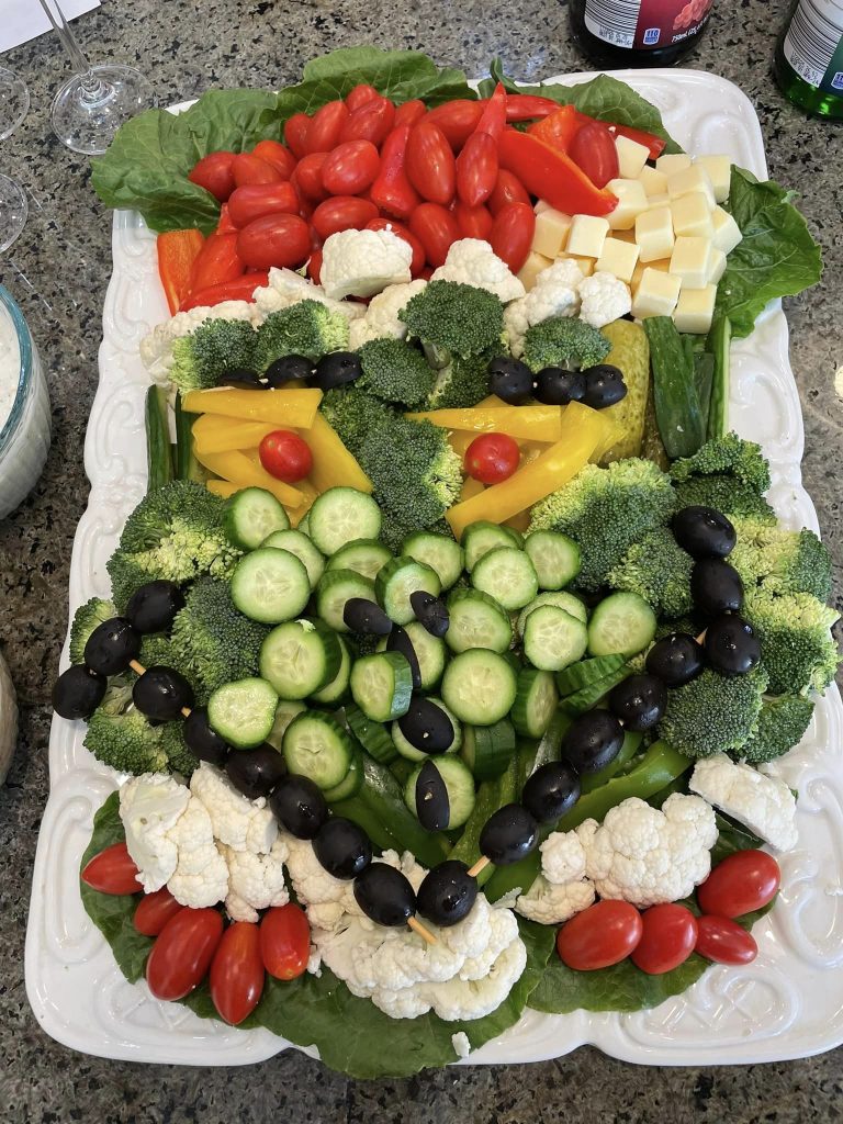 Easy Grinch Veggie Grazing Tray