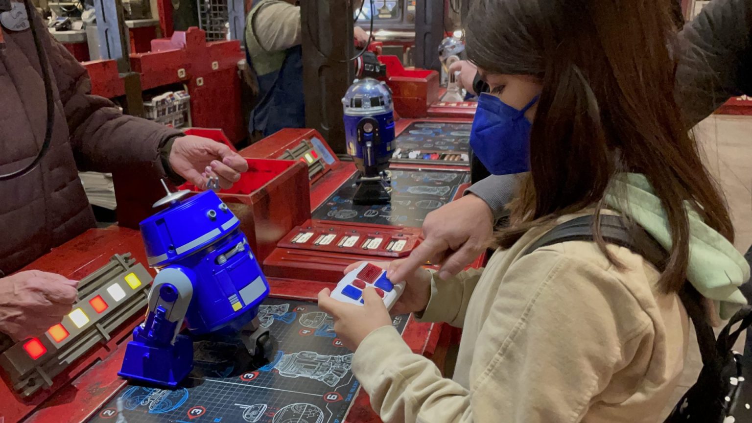 Building a Droid at Disneyland Park - is it worth the splurge ...