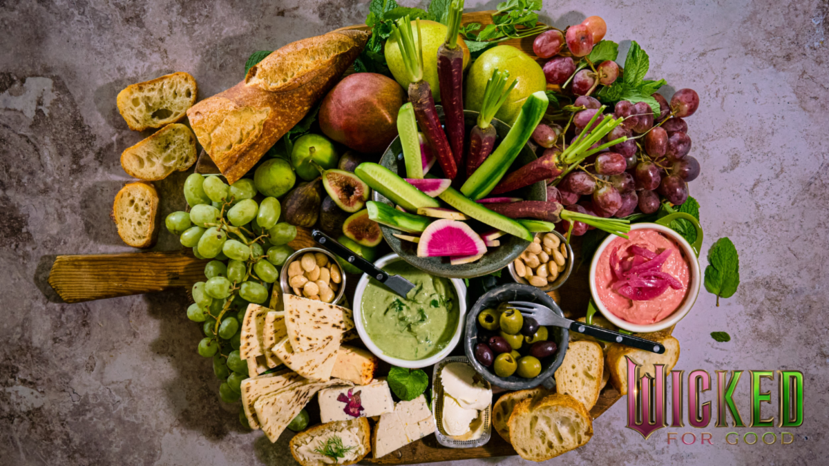 Easy Grinch Veggie Grazing Tray